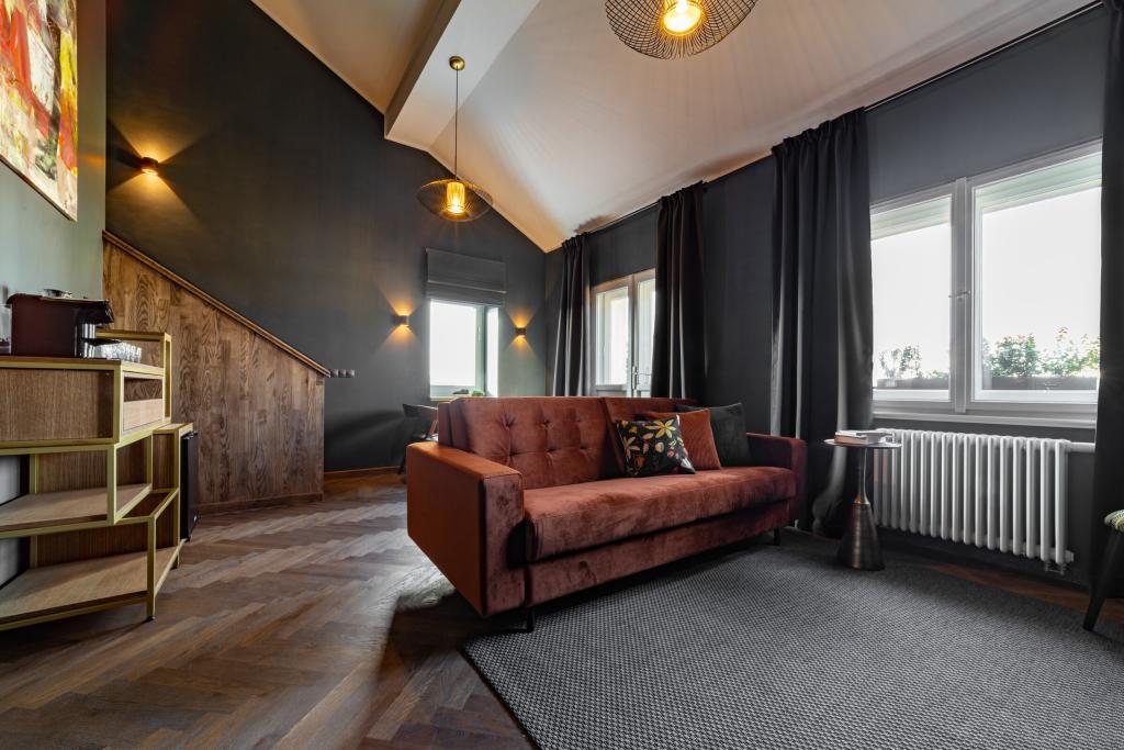 Deluxe Suite with View - The Viaduct - Suites & More